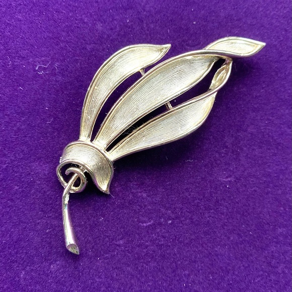 Lisner Jewelry | Jewelry | Vintage Lisner Gold Brooch | Poshmark